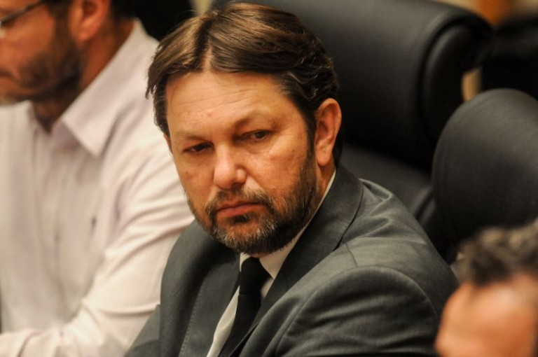 Joe Valle faz exames após caso de meningite na Câmara Legislativa