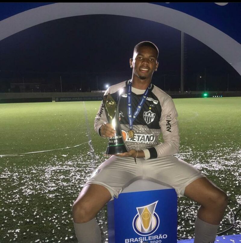 De São Sebastião para a Seleção Brasileira sub-18: conheça o goleiro ...