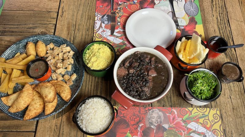 Dudu Bar volta a oferecer feijoada especial aos sábados - Liana Sabo