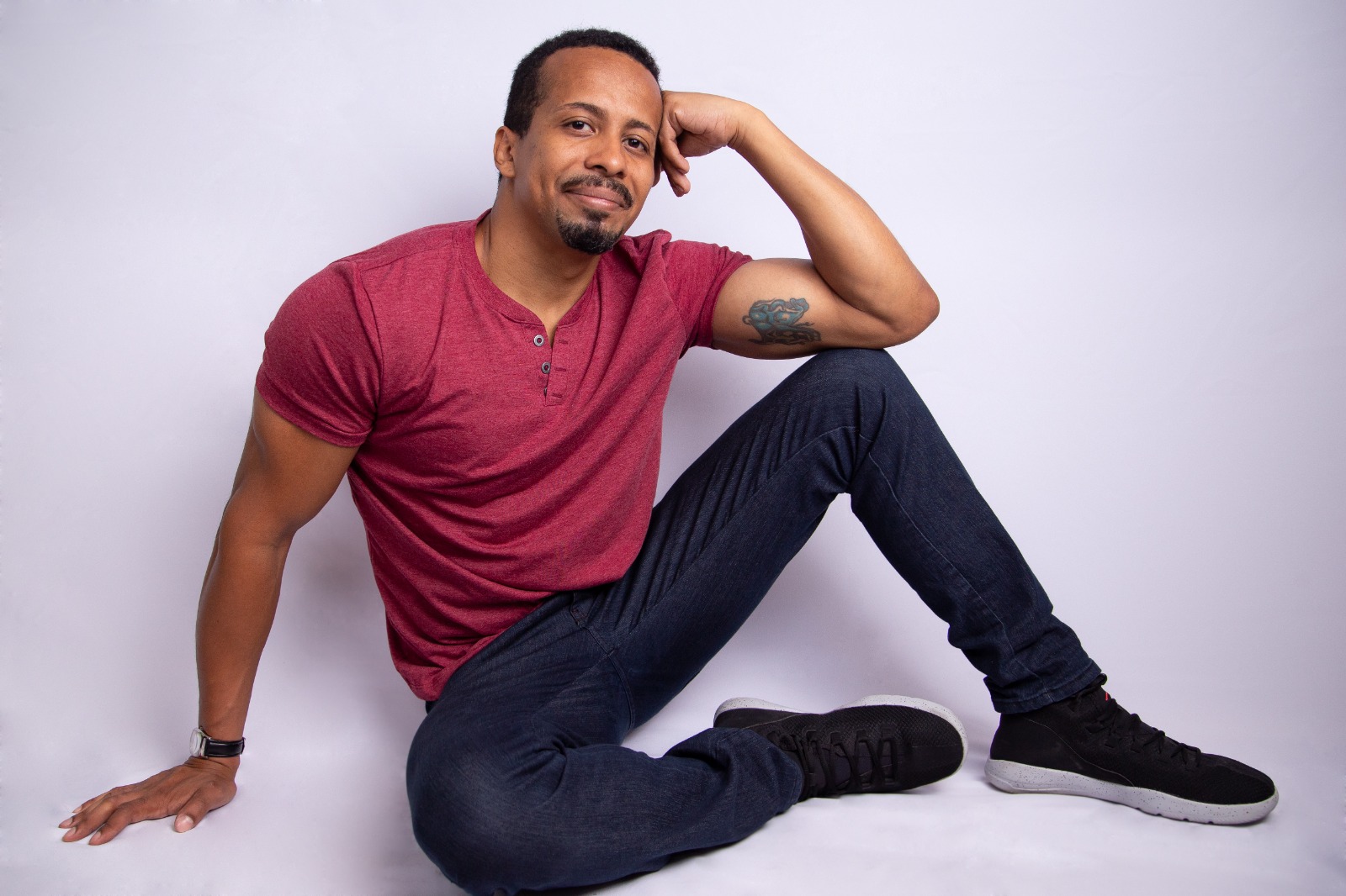 O contato genuíno com a arte de Robson Santos, de Reis - Próximo Capítulo