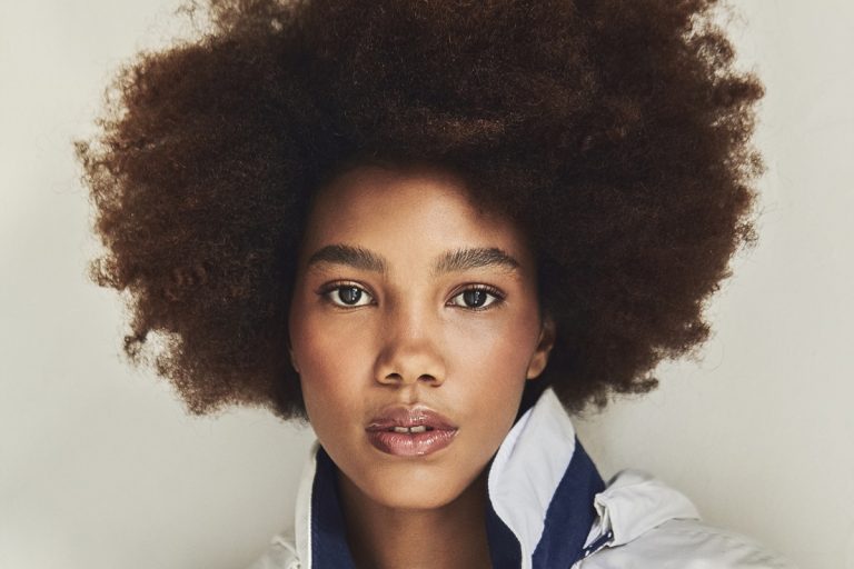 Iza Moreira, atriz sensação em 2023, inicia trajetória de sucesso