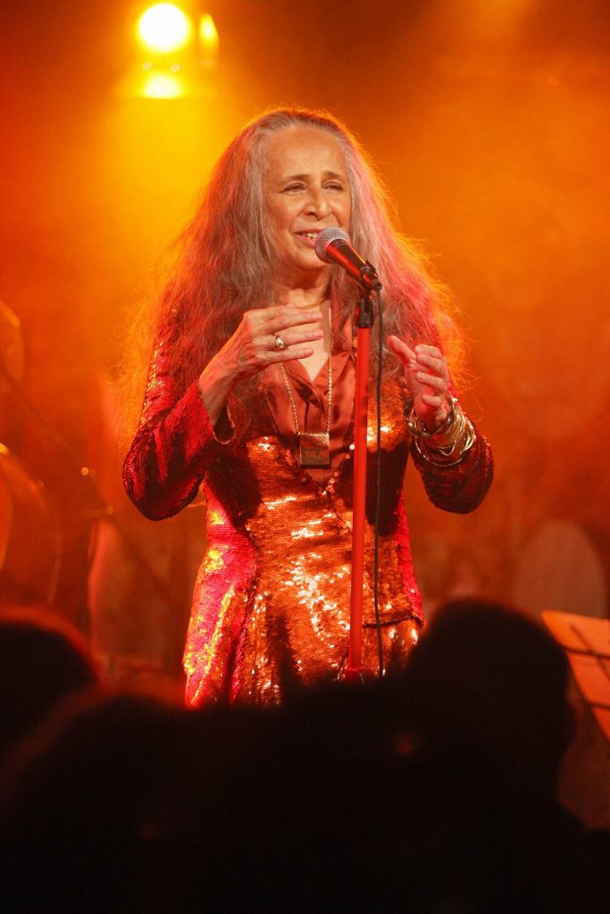 Maria Bethânia e o show Claros bréus | Blog Trilha Sonora